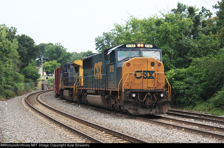 CSX SD60M #8785 on SP-19